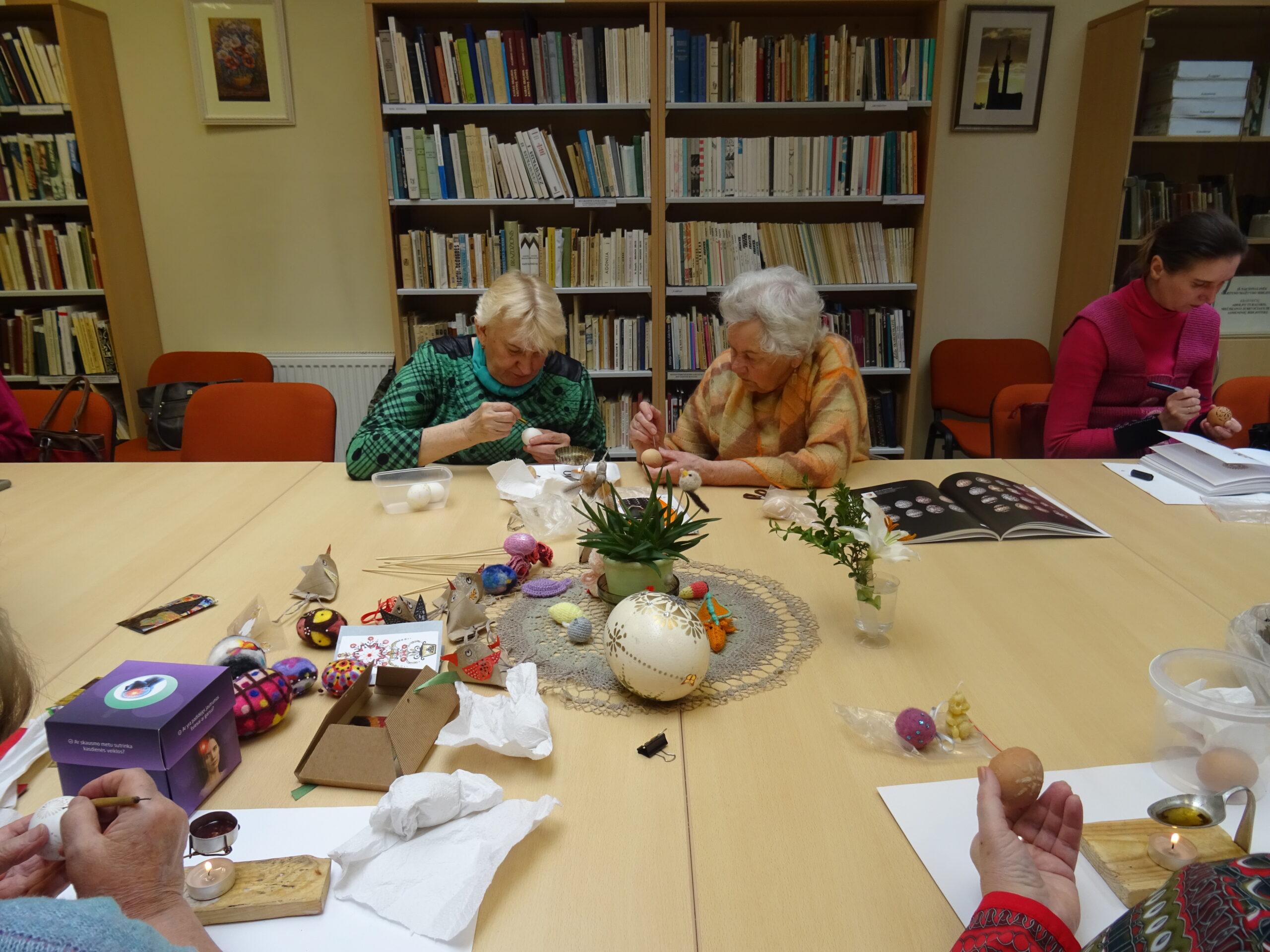 Easter workshop "Decorating eggs with wax" was held in the library ...